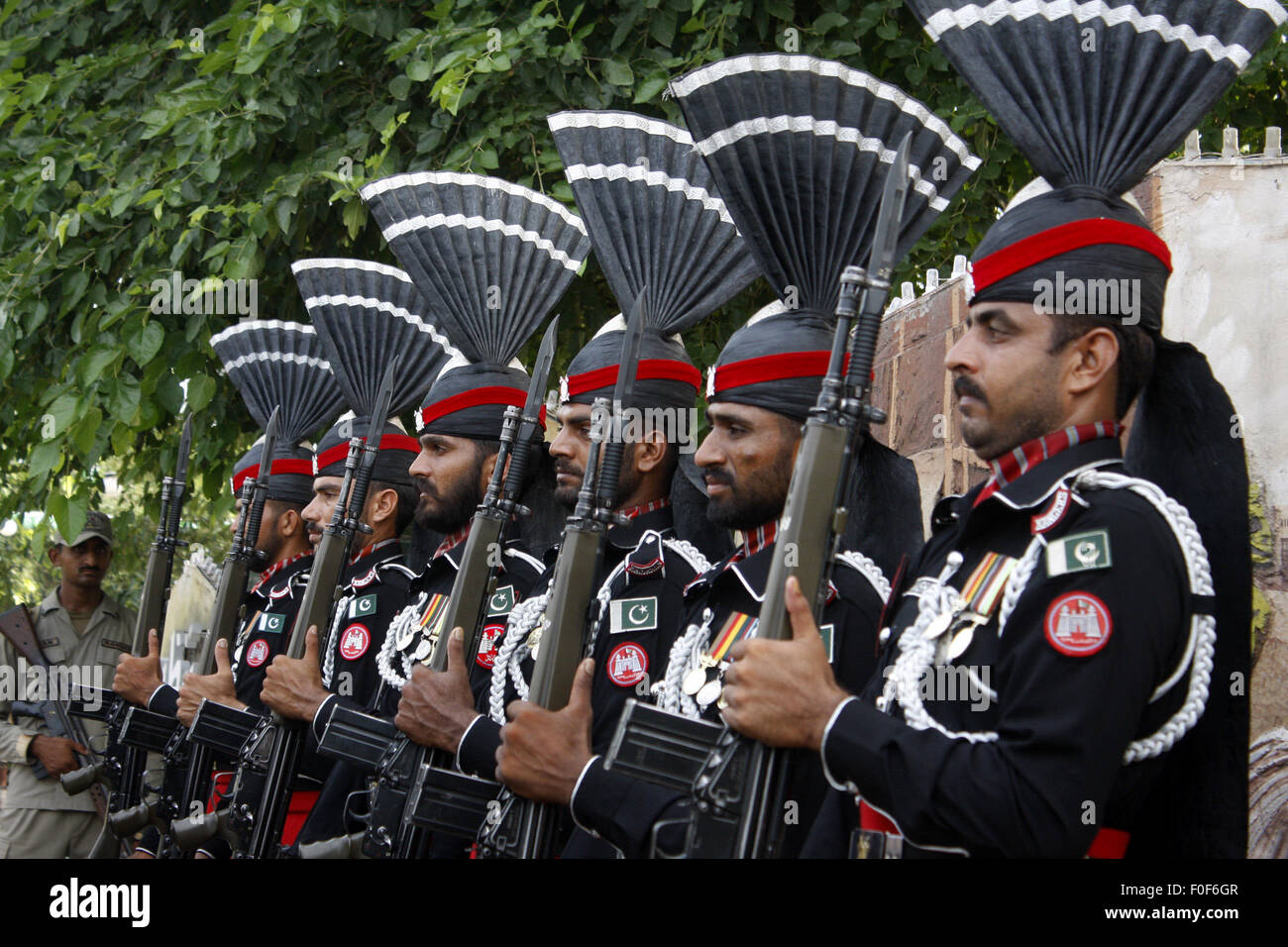 Lahore. 14th Aug, 2015. Pakistani rangers stand guard during a ceremony ...
