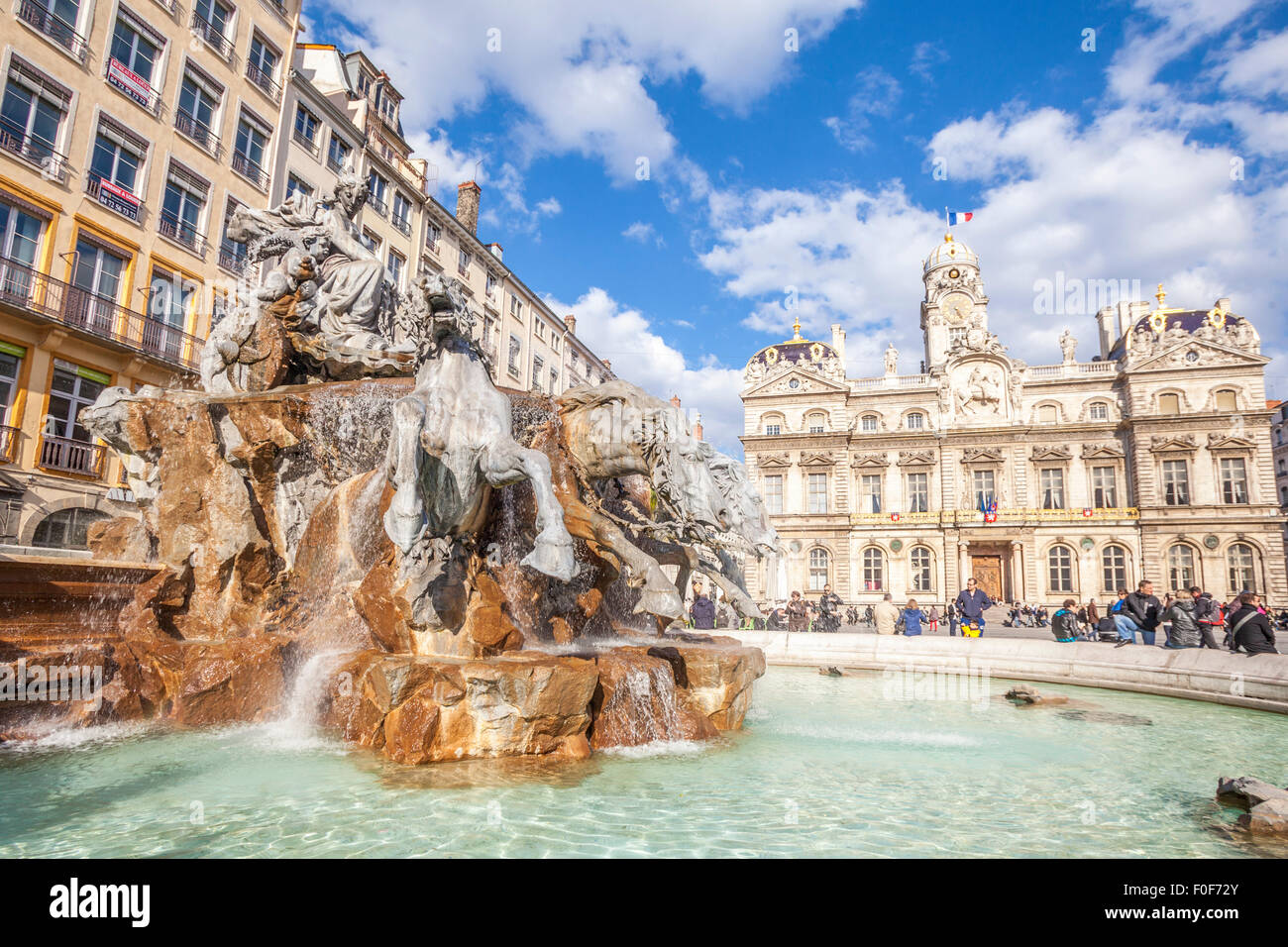 Fountaine Bartholdi and Hotel de Ville in Place des Terreaux, Lyon ...