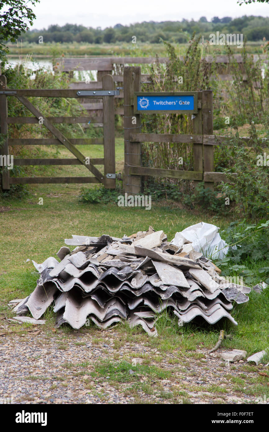 Asbestos fly tipping hi-res stock photography and images - Alamy