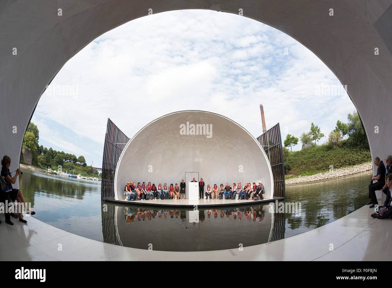 Duisburg-Ruhrort, Germany. 14 August 2015. “Nomanslanding” is a walk-on ...