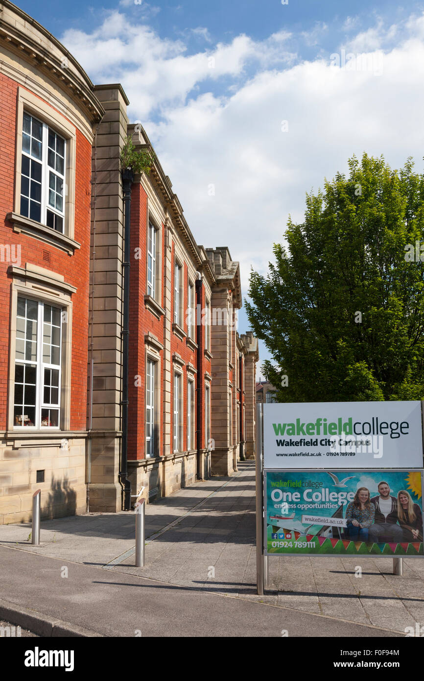 Wakefield College building, Wakefield, West Yorkshire Stock Photo - Alamy