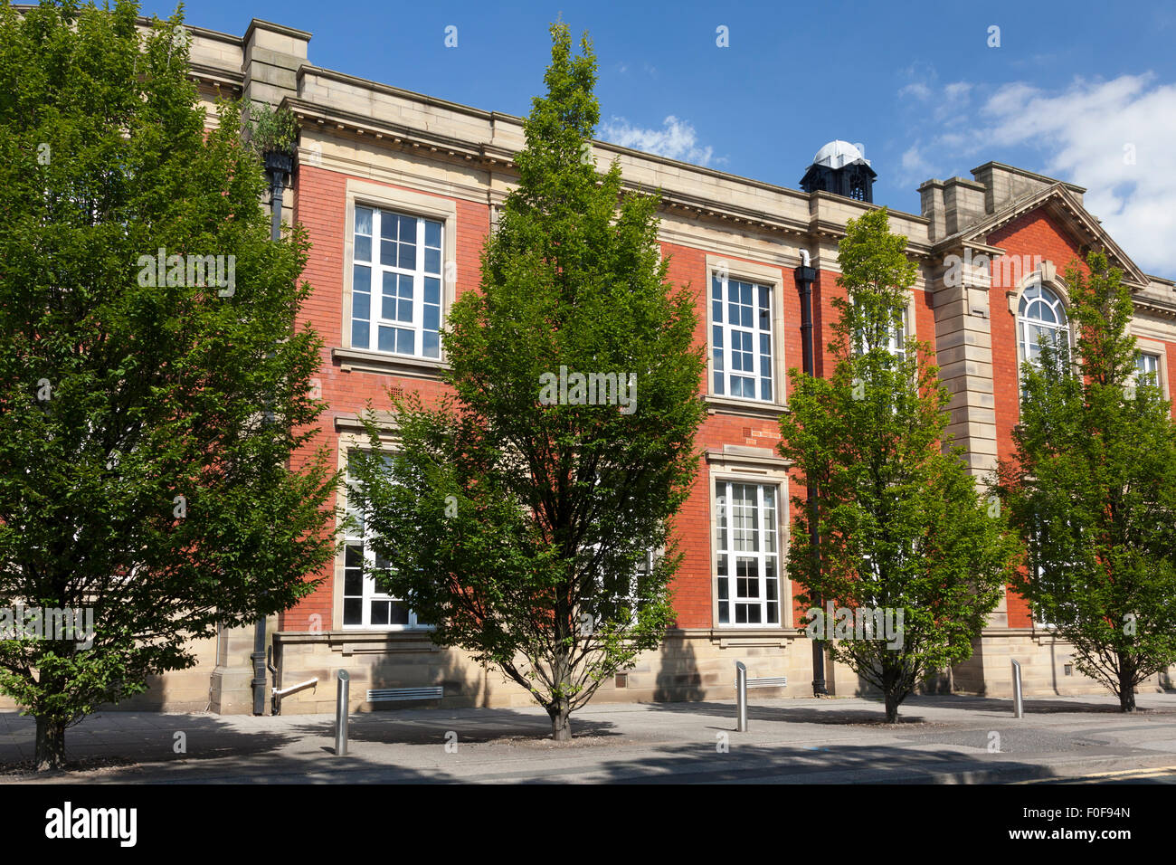 Nobody campus college hi-res stock photography and images - Alamy