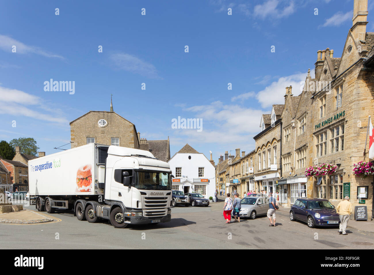 Heavy goods lorry in the Cotswold town of Stow on the Wold ...