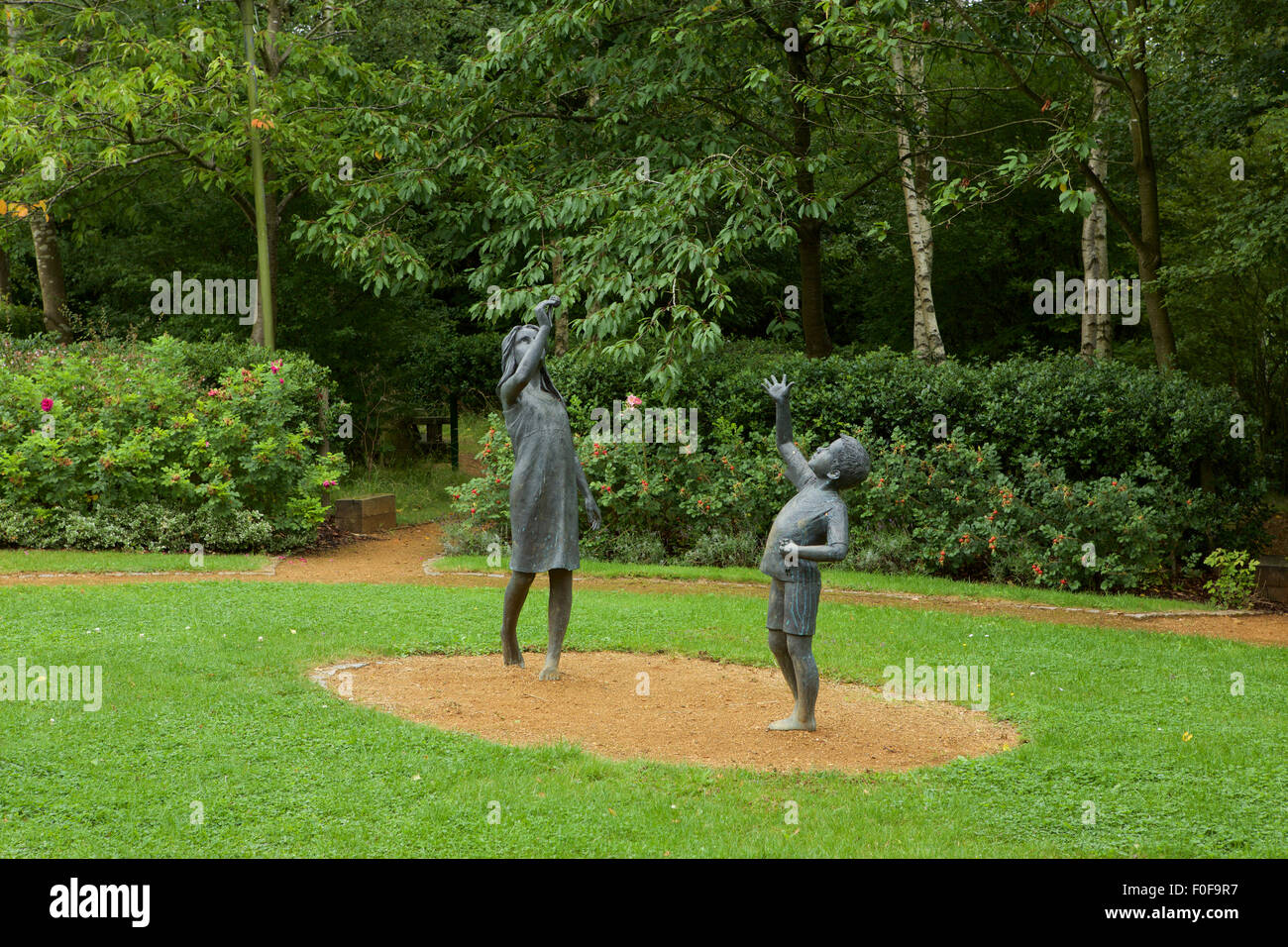 Guildford statues hi-res stock photography and images - Alamy