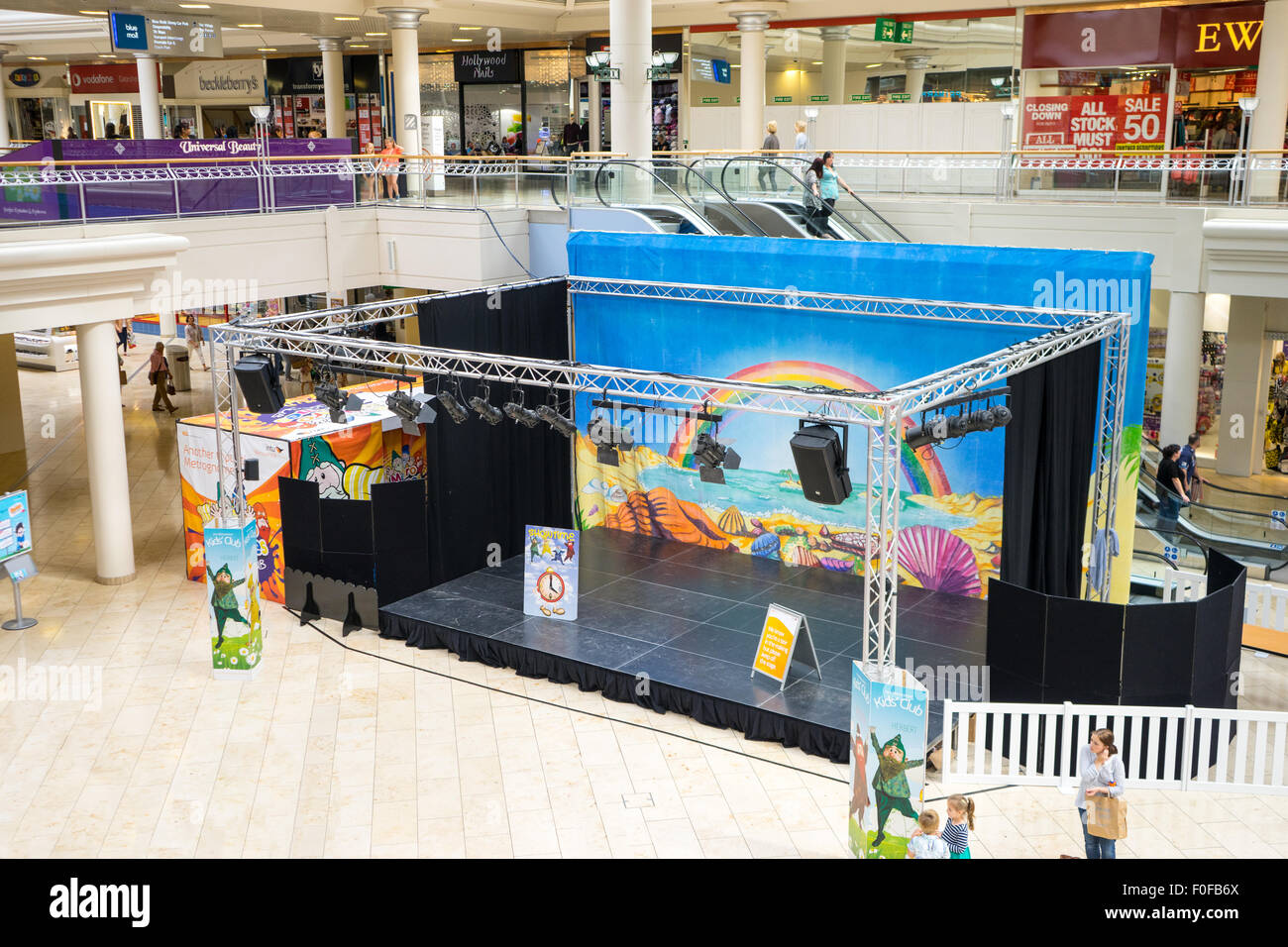 Metro centre shopping centre gateshead hi-res stock photography and ...