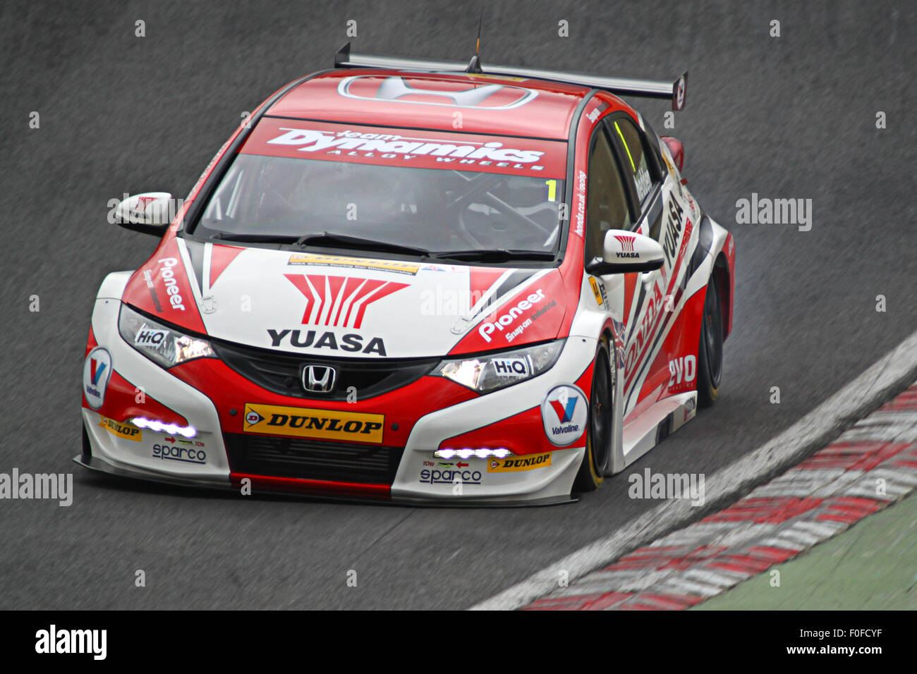 Gordon Shedden on the Brabham Straight in the Honda Yuasa Racing Civic ...