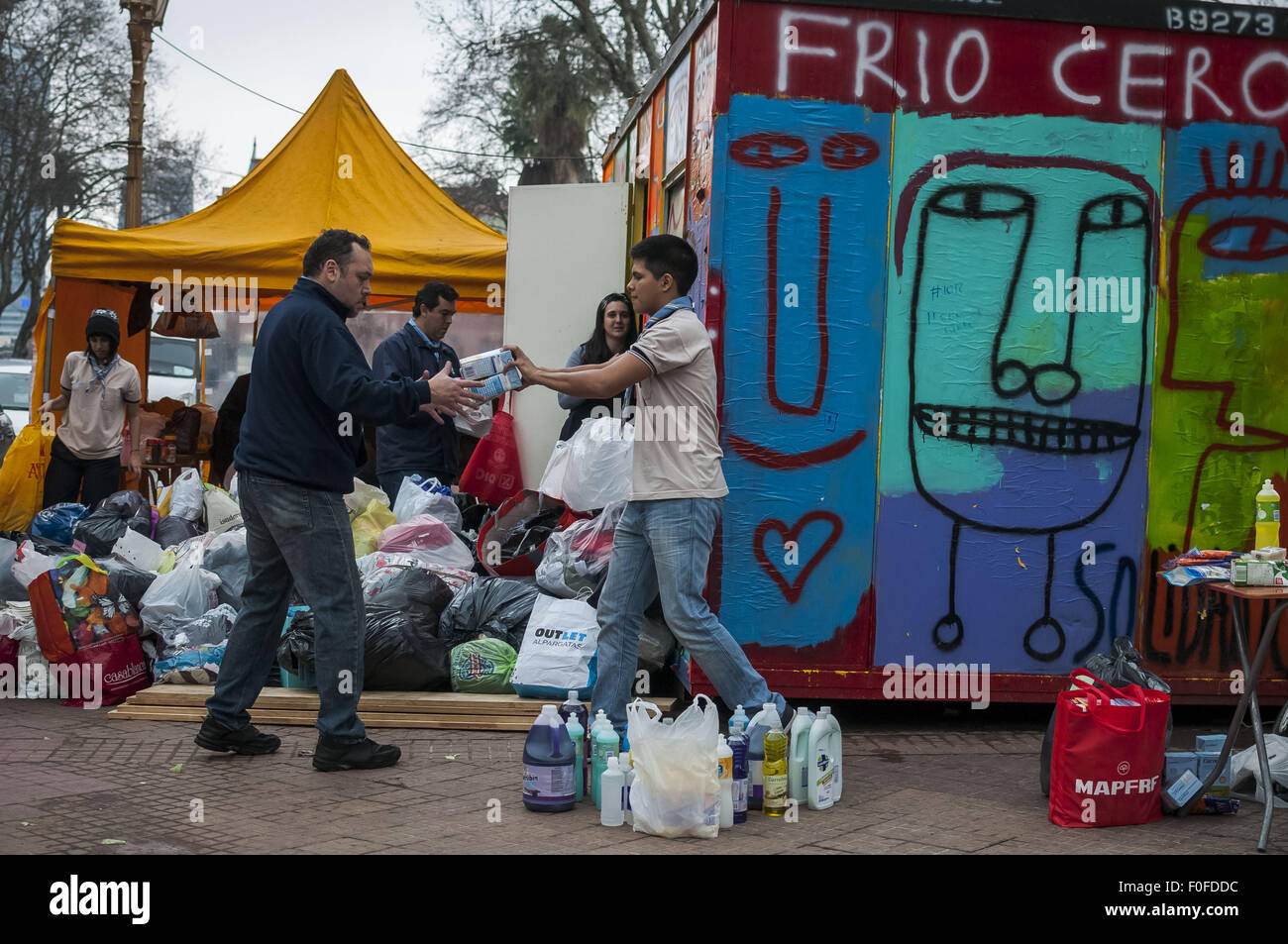 Buenos Aires, Buenos Aires, Argentina. 14th Aug, 2015. Volunteers ...