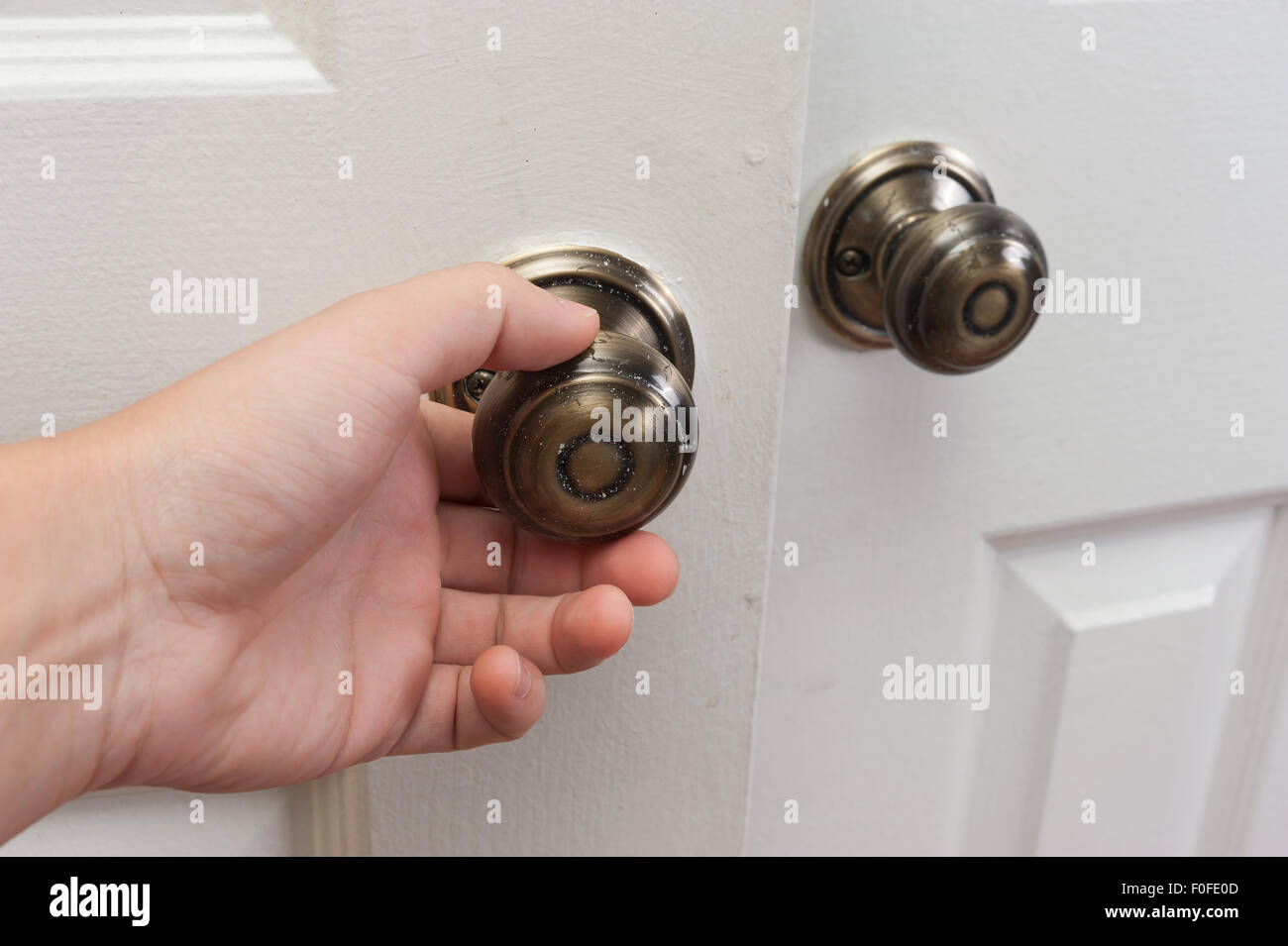 Door knob and hand hi-res stock photography and images - Alamy