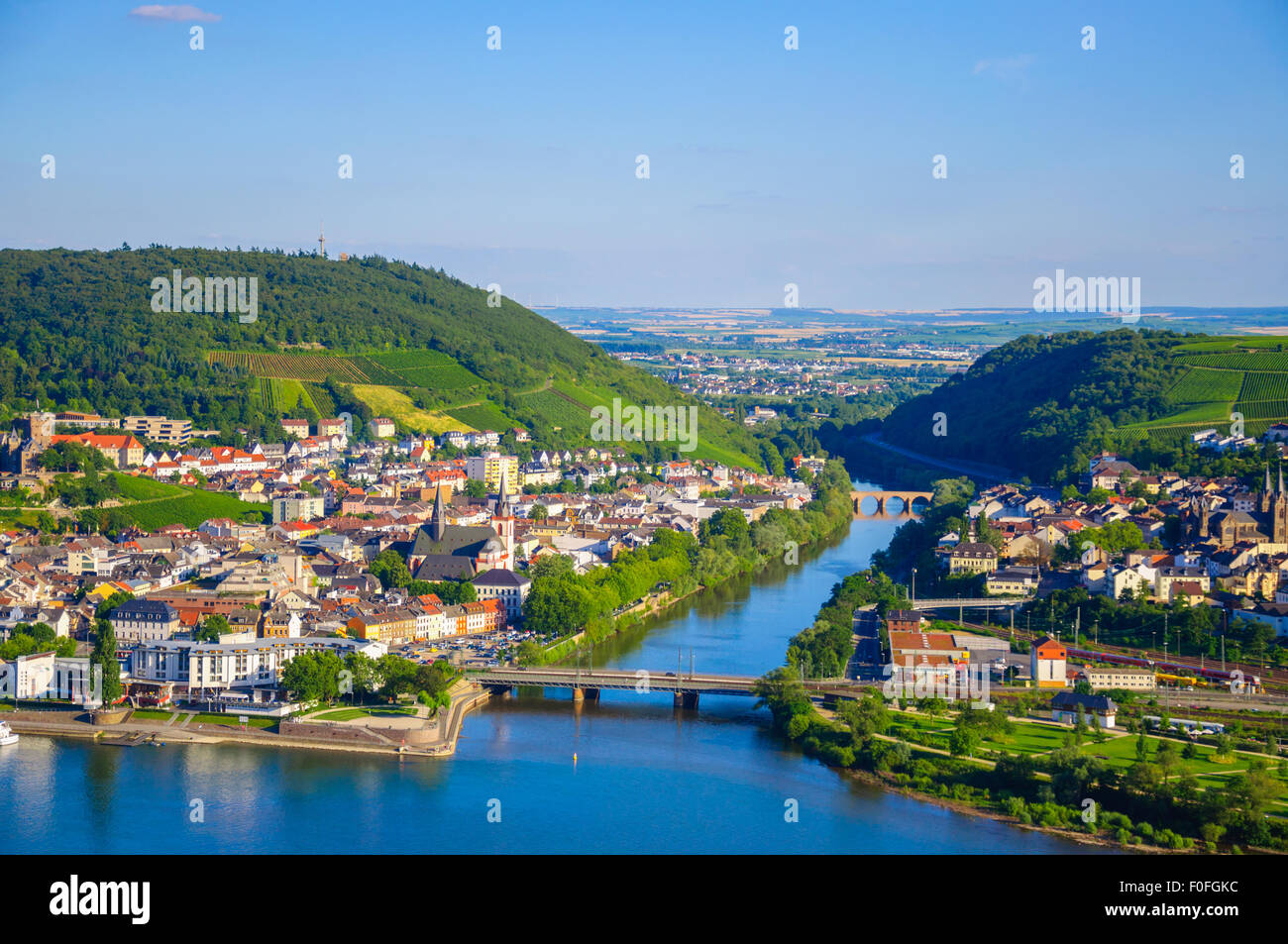 Bridge across Rhine river near Bingen am Rhein, Rheinland-Pfalz Stock ...