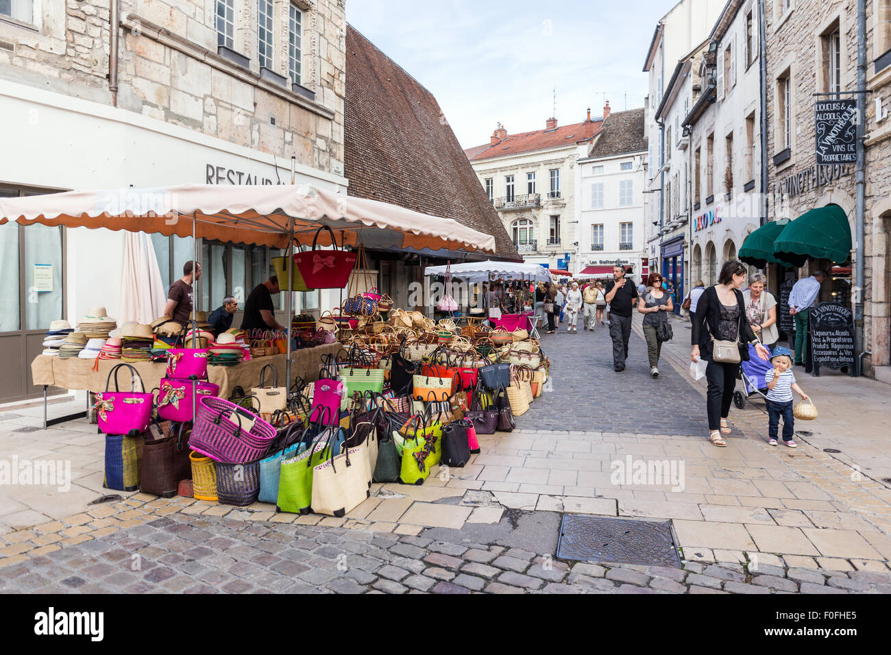 Saturday market in Beaune, Dordogne, France Stock Photo - Alamy