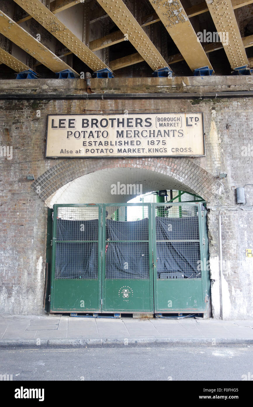 Advertising sign potato merchants hi-res stock photography and images ...