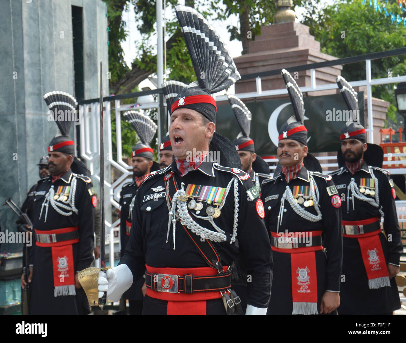 Lahore, Pakistan. 14th Aug, 2015. Pakistani rangers take part the ...