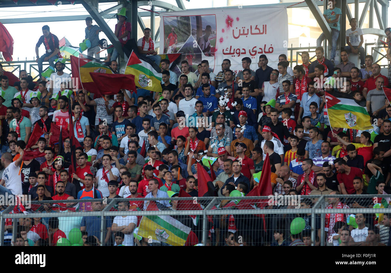 Hebron, West Bank, Palestinian Territory. 14th Aug, 2015. Fans attend ...