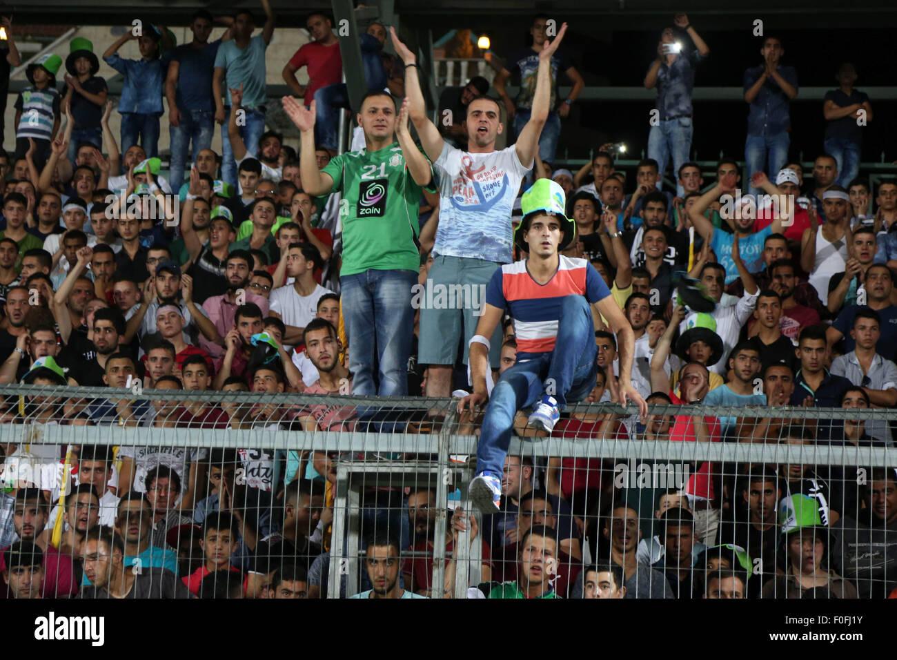 Hebron, West Bank, Palestinian Territory. 14th Aug, 2015. Fans attend ...
