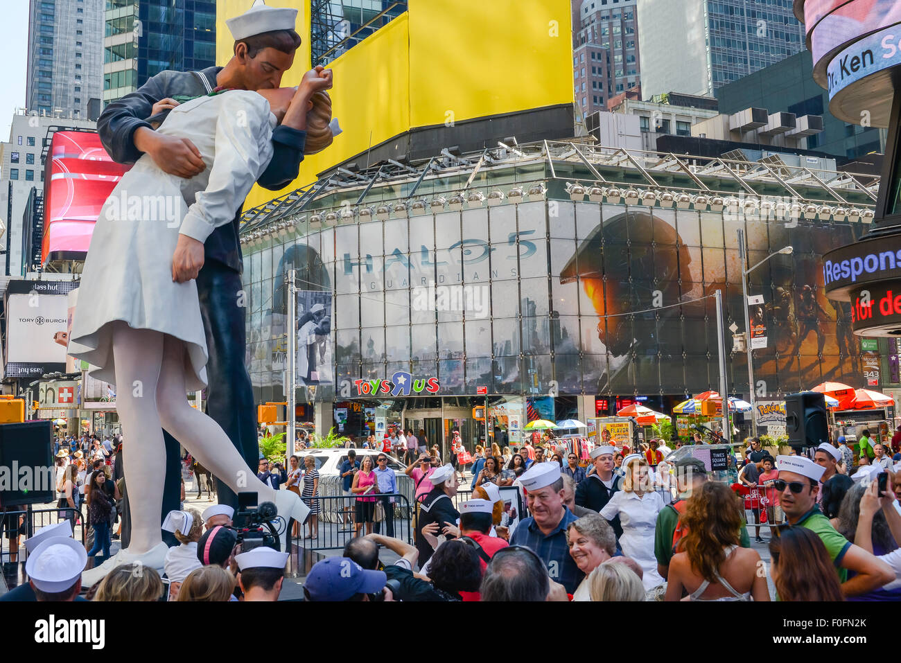 World war ii famous kiss hi-res stock photography and images - Alamy