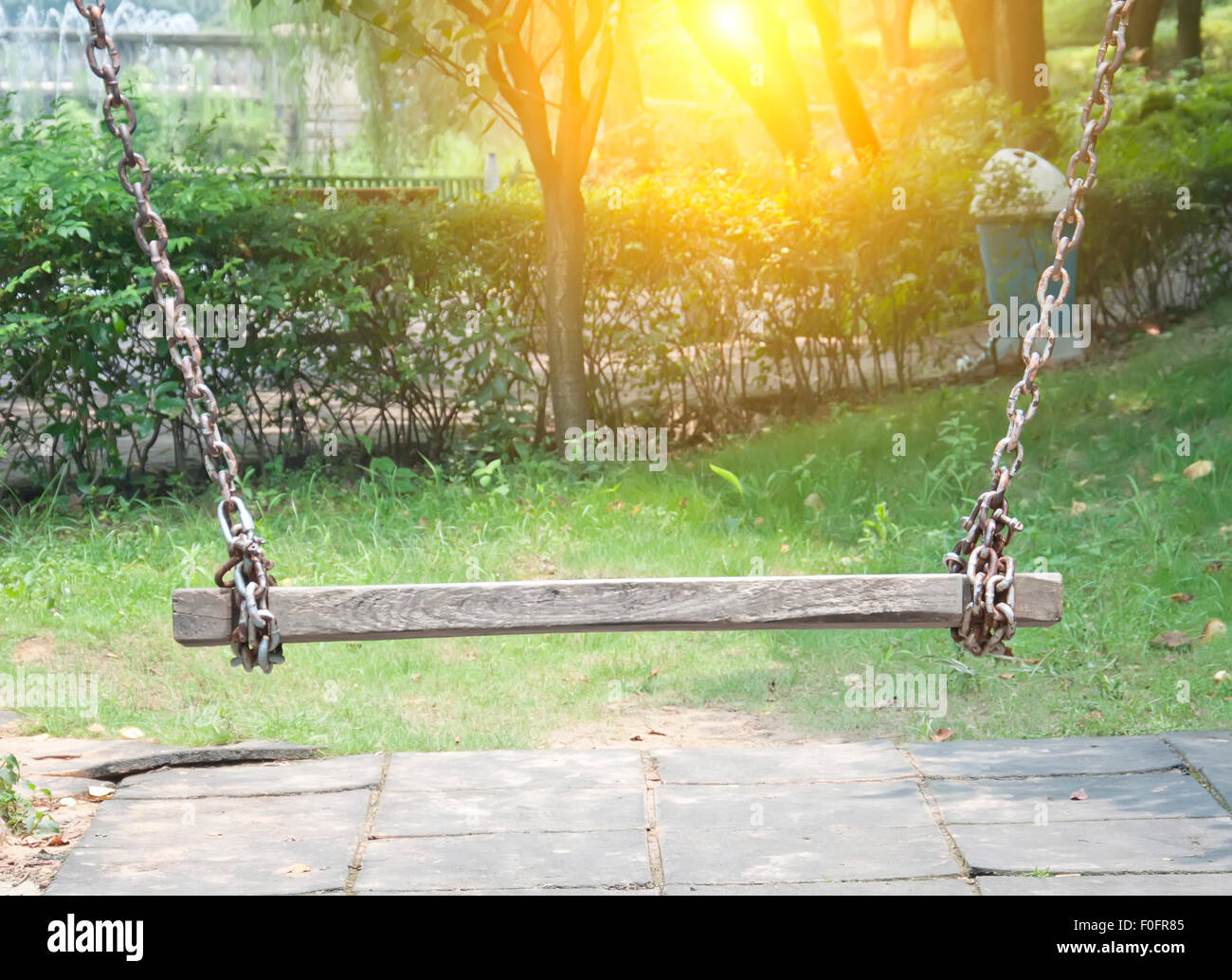 Tree swing bench hi-res stock photography and images - Alamy