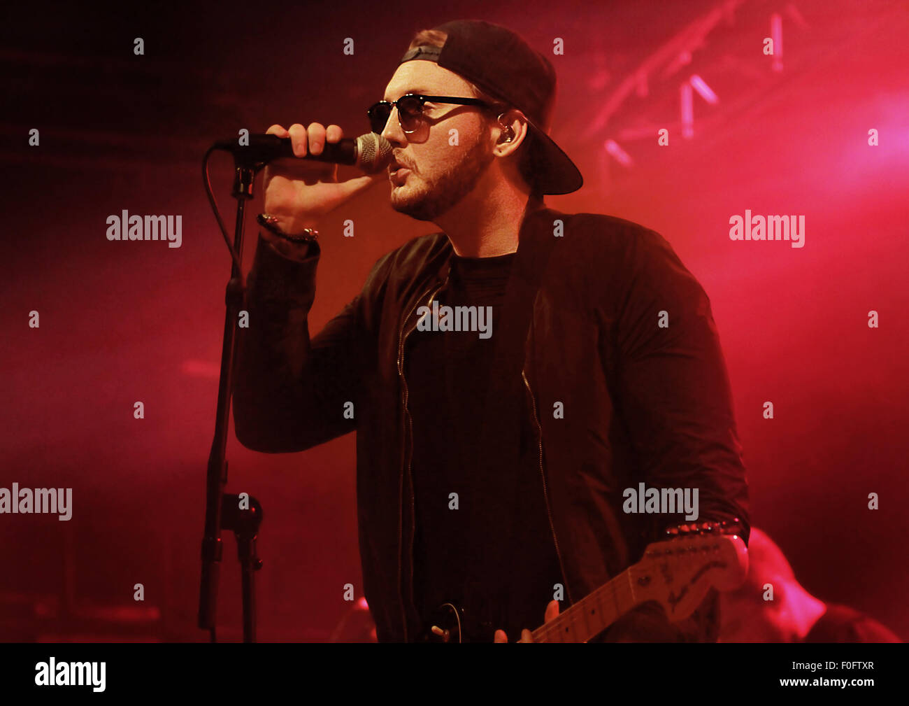 James arthur stage hi-res stock photography and images - Alamy