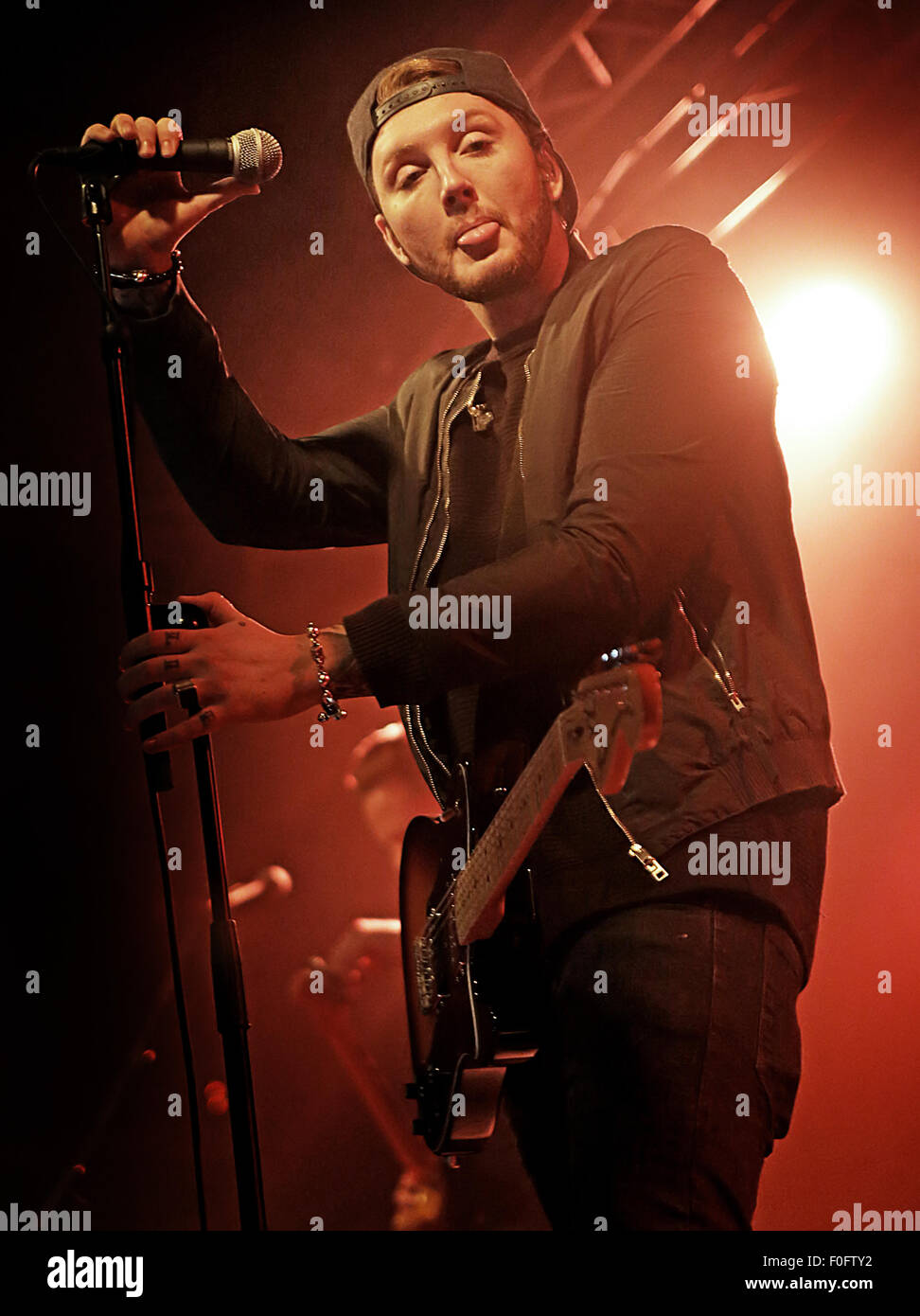 James arthur stage hi-res stock photography and images - Alamy