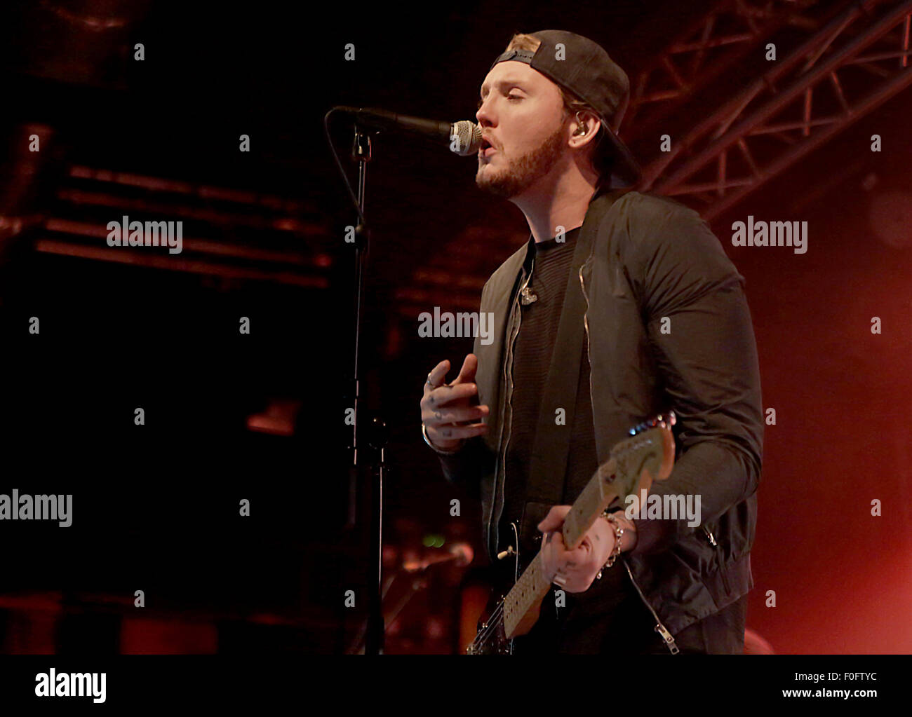 James arthur stage hi-res stock photography and images - Alamy