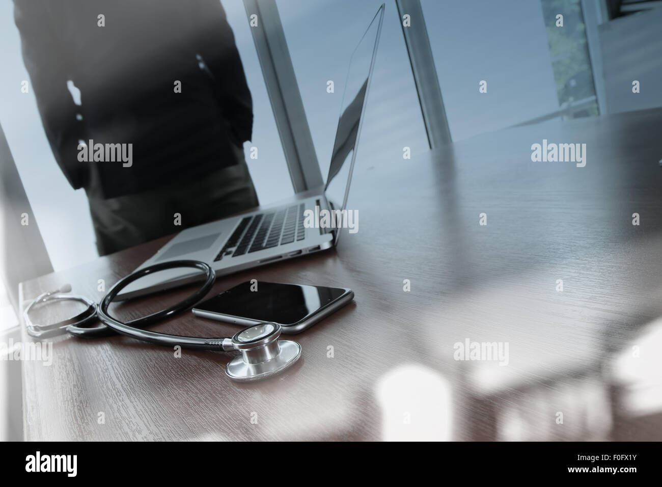 Doctor workspace hi-res stock photography and images - Alamy