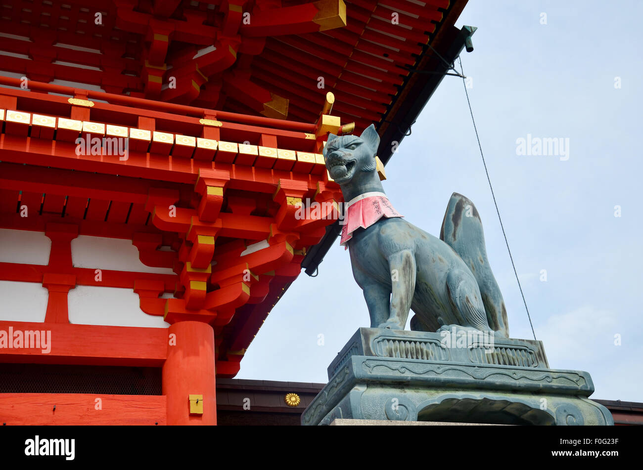 Fox statue at Fushimi Inari taisha shrine of Inari, Fushimi Ku in Kyoto ...