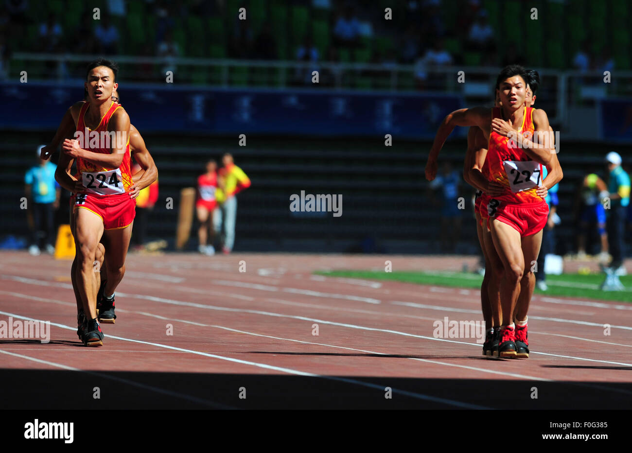 Mens 100 meter hi-res stock photography and images - Alamy