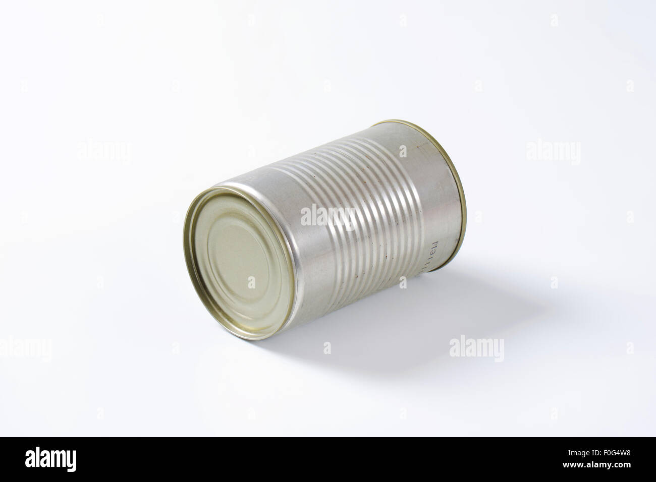Studio shot of a single tin can Stock Photo - Alamy