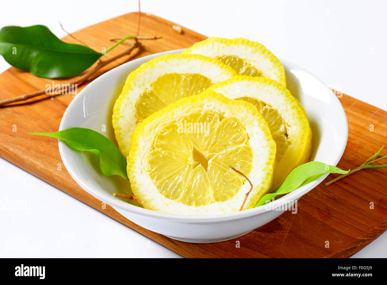 Slices of fresh lemon in a bowl Stock Photo - Alamy