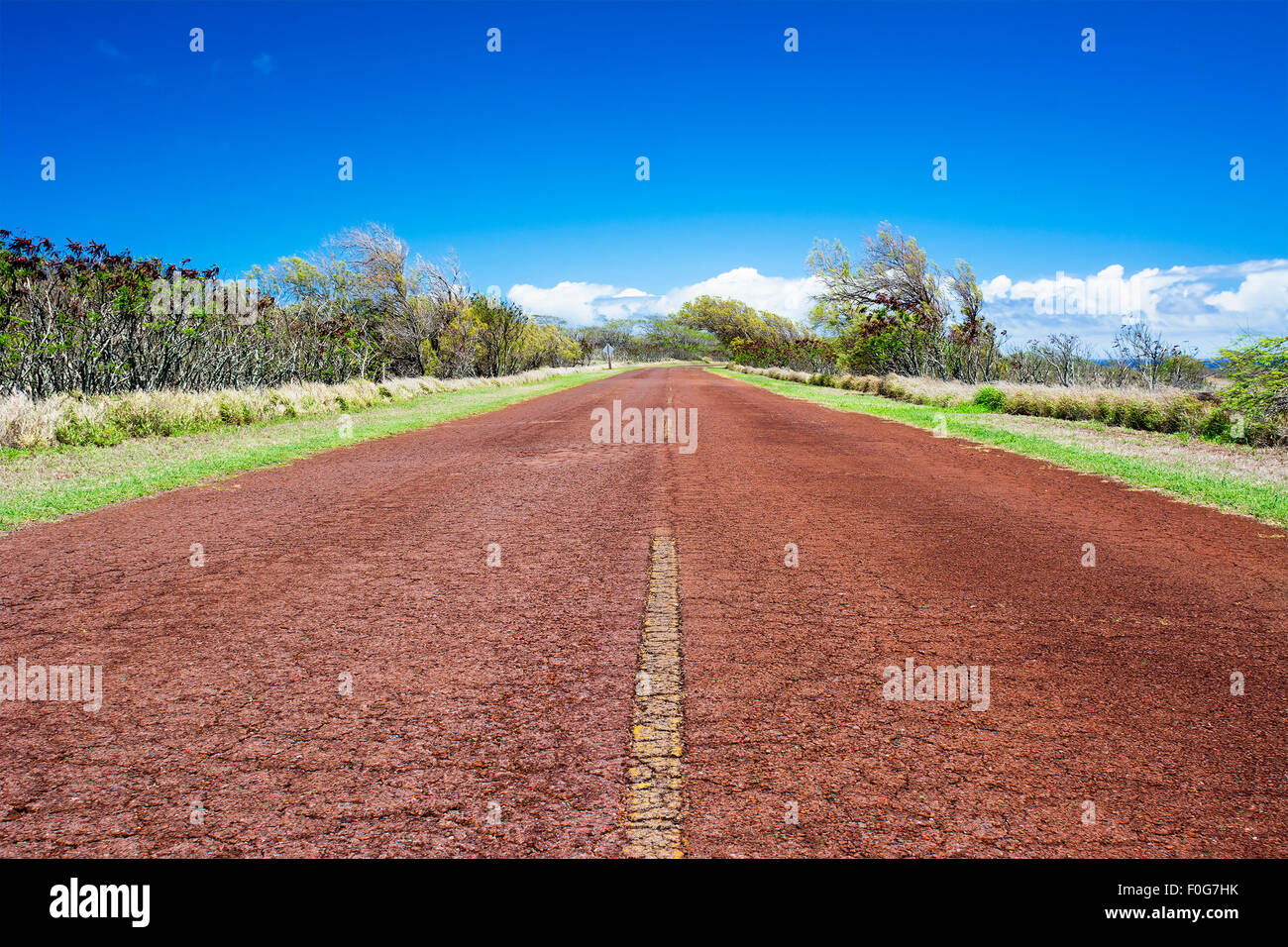 Road empty horizon low angle hi-res stock photography and images - Alamy