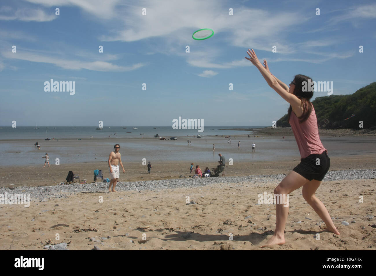 Frisbee exercise beach hi-res stock photography and images - Alamy