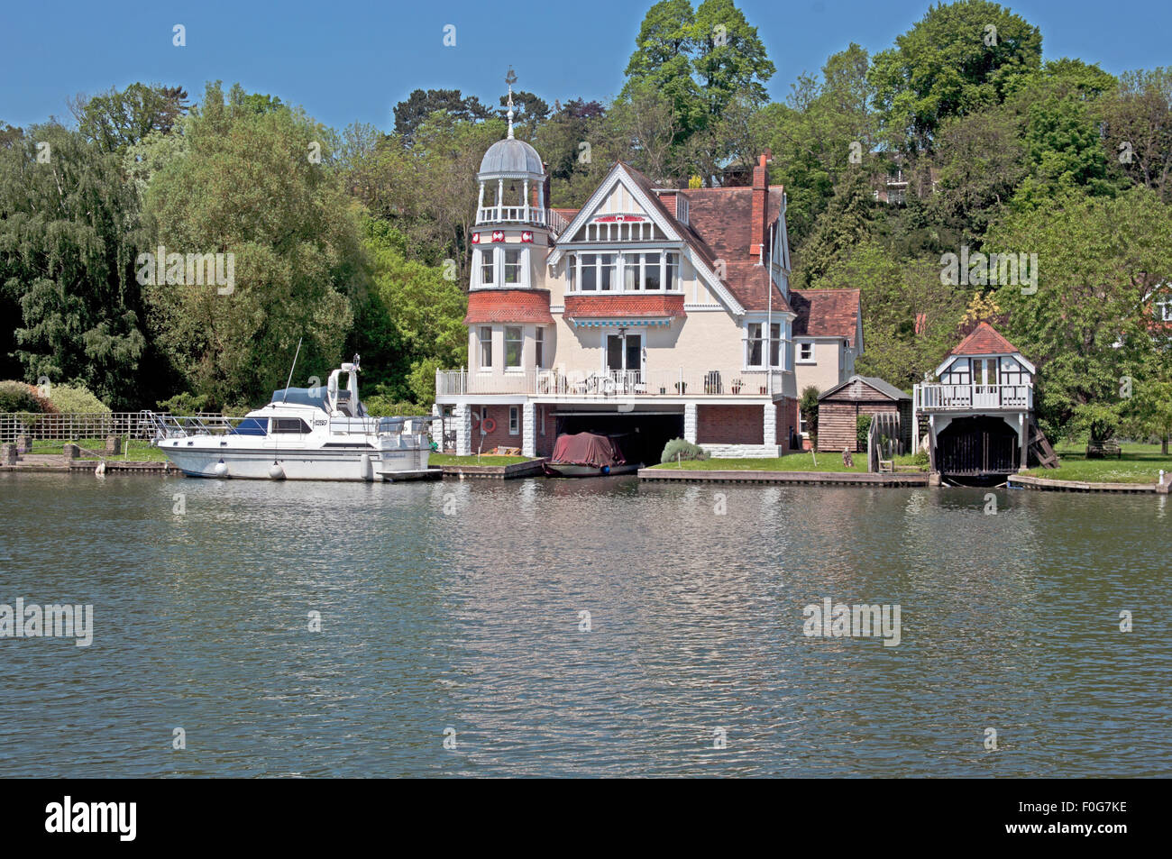 Reading river house hi-res stock photography and images - Alamy