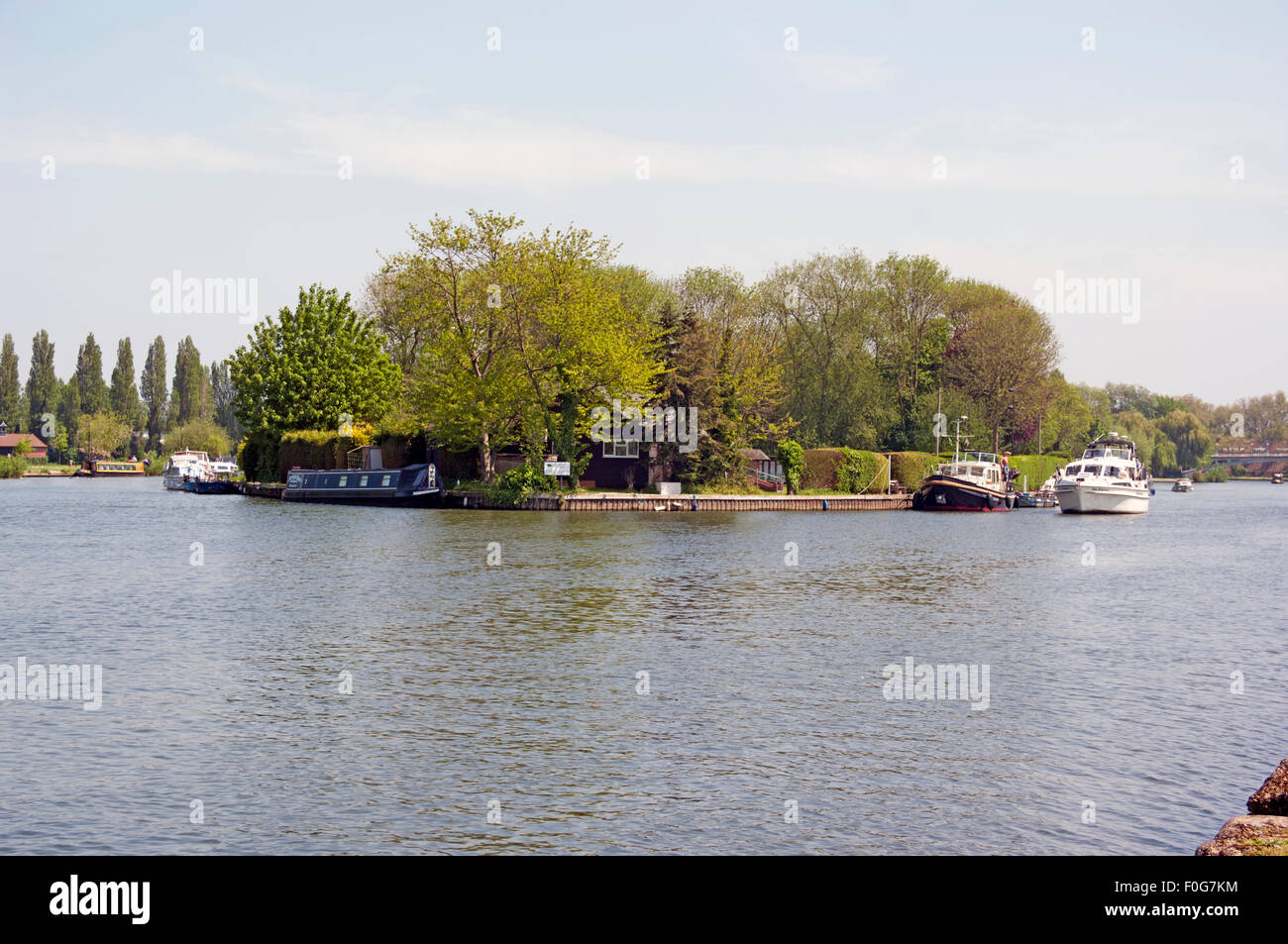Caversham, Reading, Frys Island Middle of Thames, River Thames ...