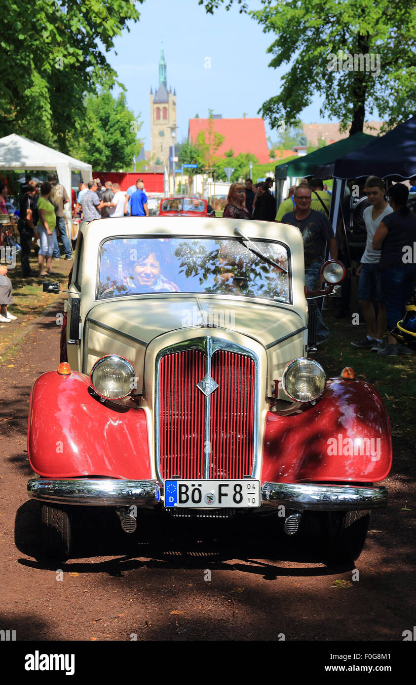 Biere, Germany. 15th Aug, 2015. A IFA F8 car arrives to the '7. IFA und ...