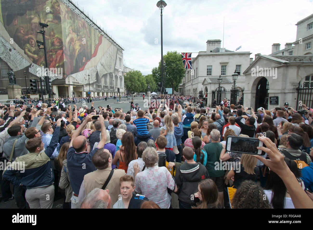 Westminster, London, UK. 15th Aug, 2015. Large crowds watch the ...
