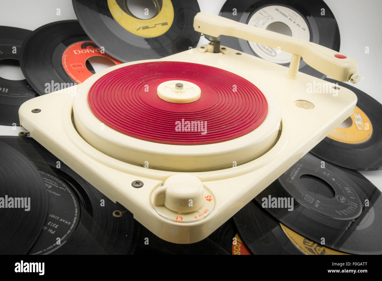 Red record player hi-res stock photography and images - Alamy