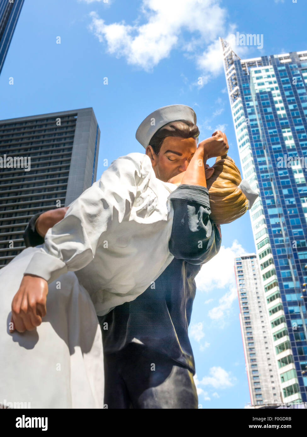 Seward Johnson's Sculpture of "Unconditional Surrender" in Times Square ...