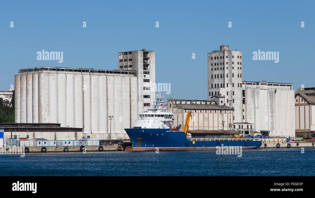 Ship in front of a Port Silo Stock Photo - Alamy