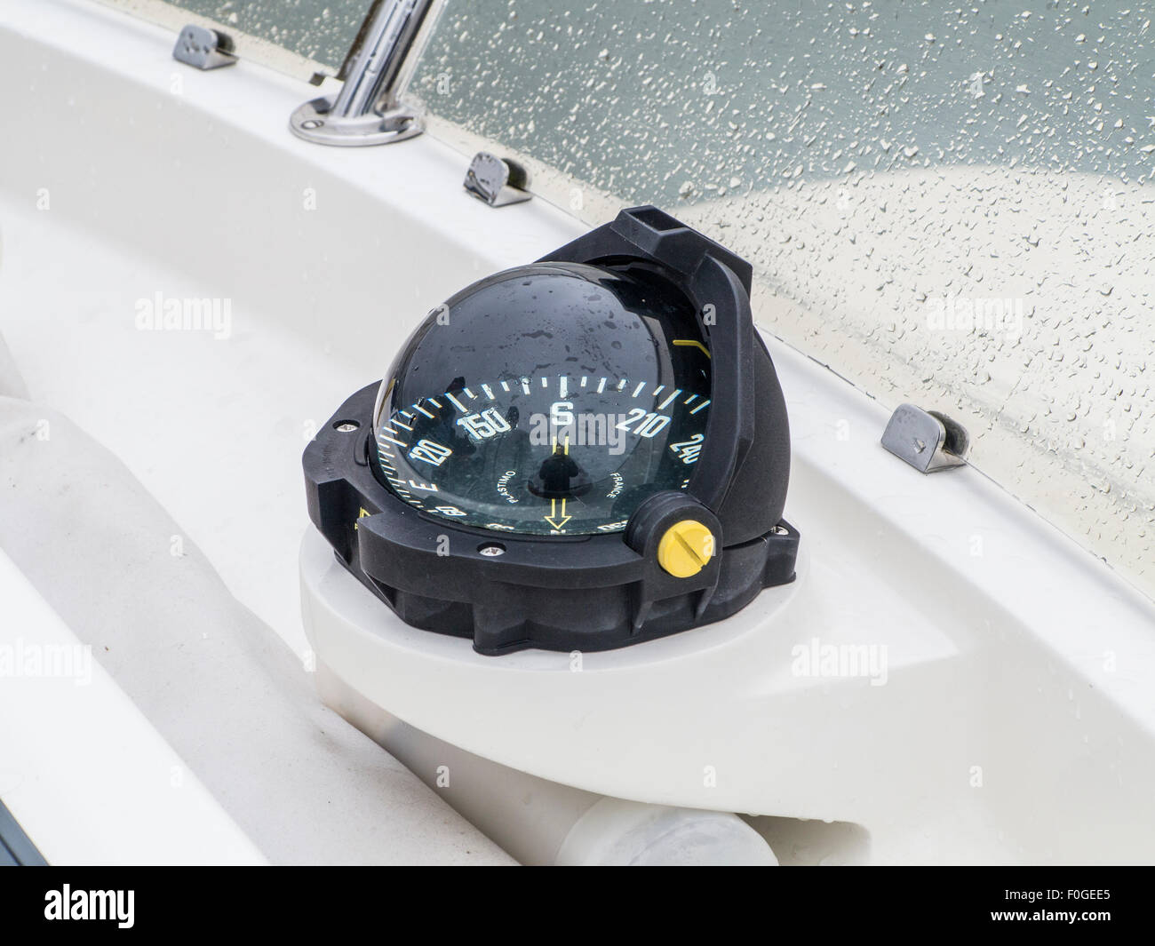 Ship compass hi-res stock photography and images - Alamy