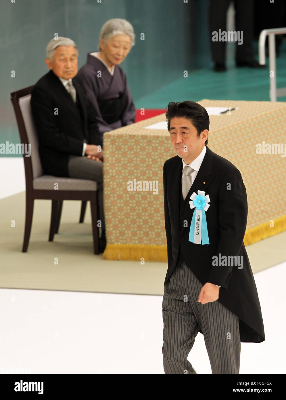 Tokyo, Japan. 15th Aug, 2015. Japanese Prime Minister Shinzo Abe (R ...