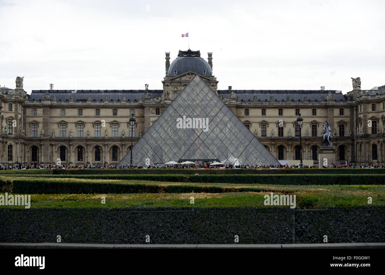 Louvre triangle hi-res stock photography and images - Alamy