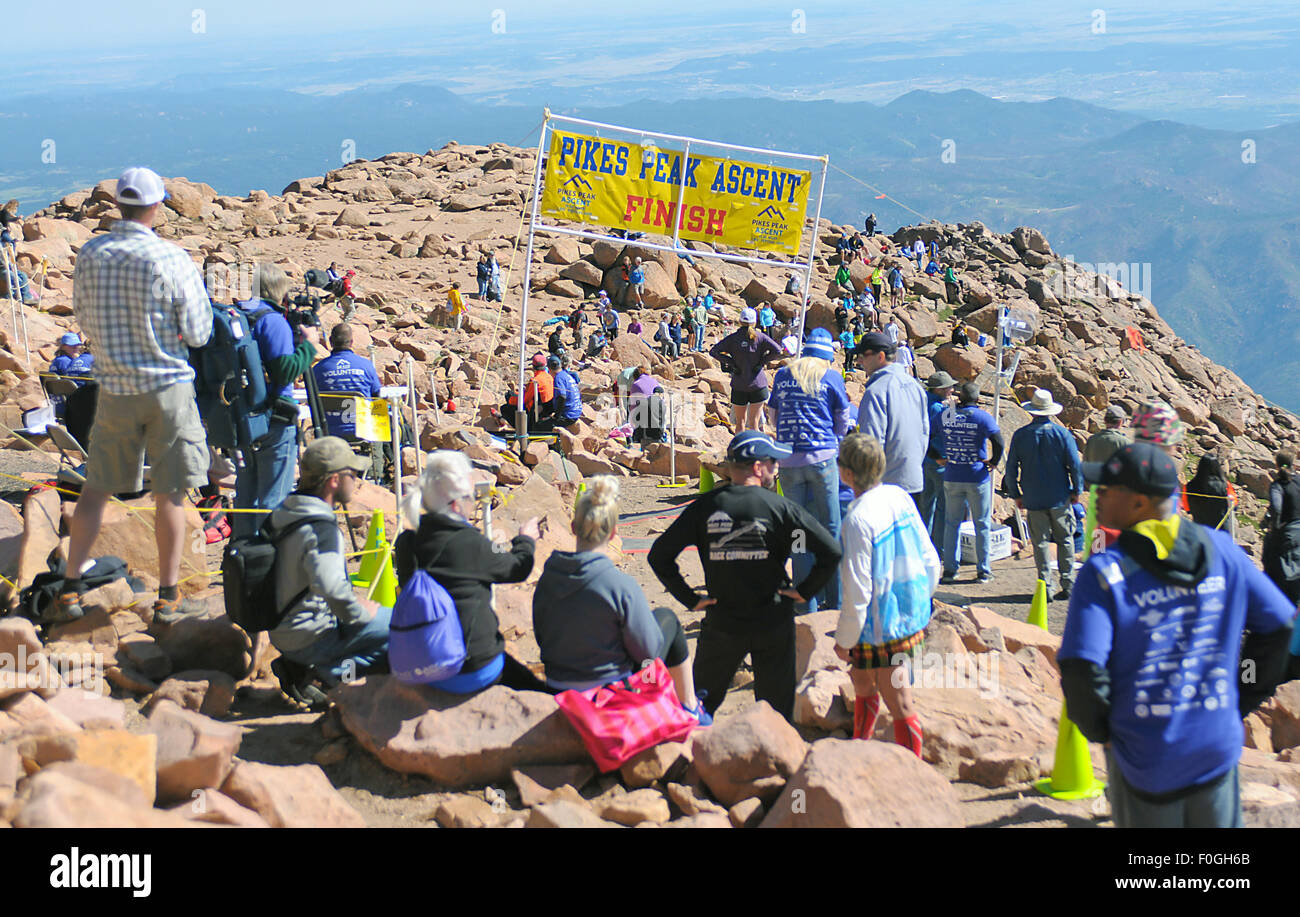 Manitou Springs, Colorado, USA. 15th Aug, 2015. Spectators gather on ...