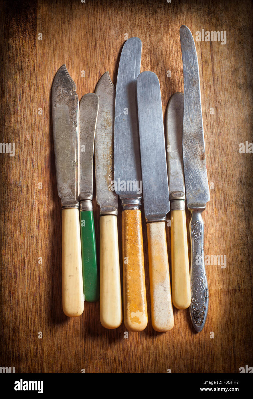 Vintage dinnerware hi-res stock photography and images - Alamy