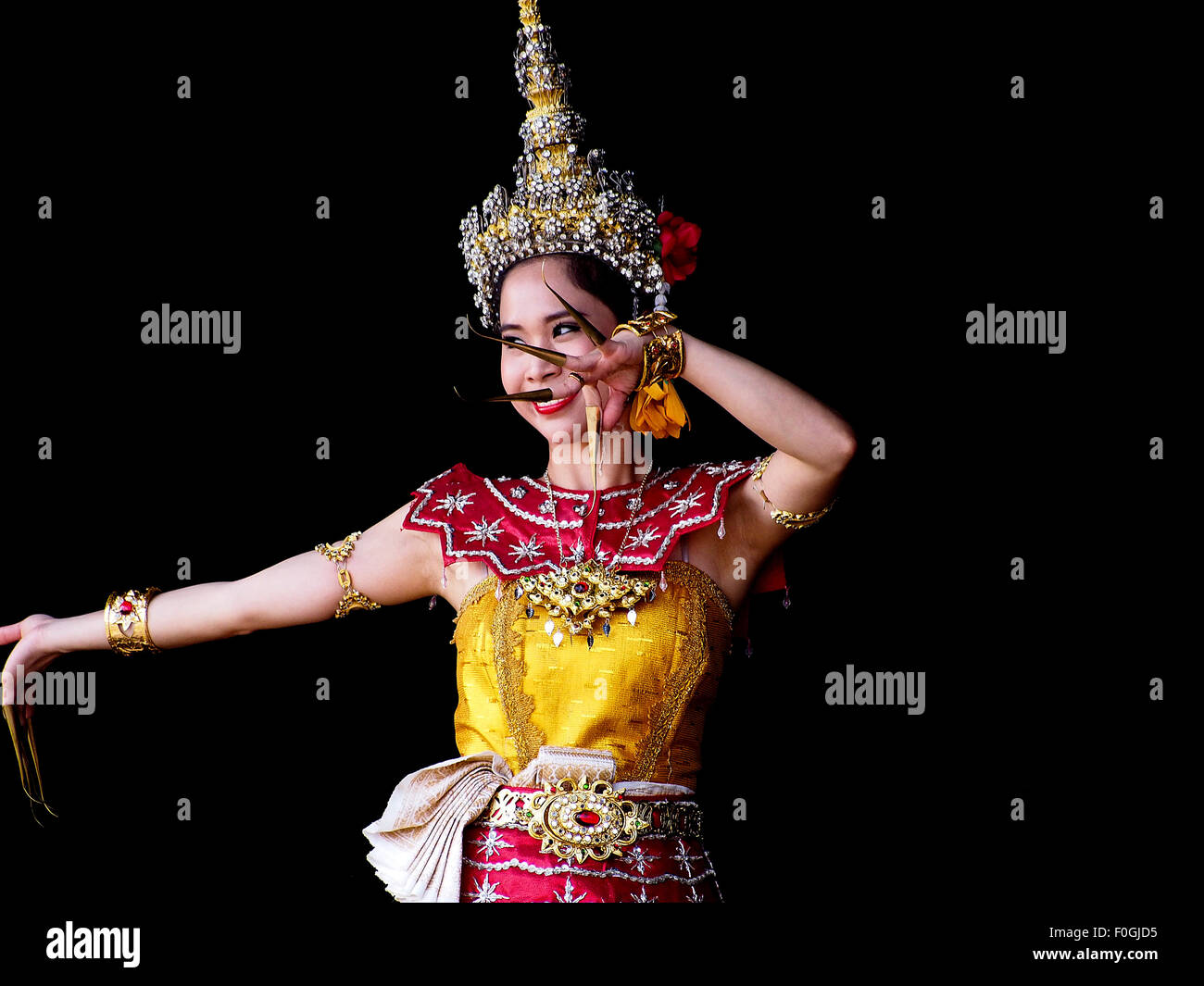 A female dancer in traditional Thai costume Stock Photo - Alamy