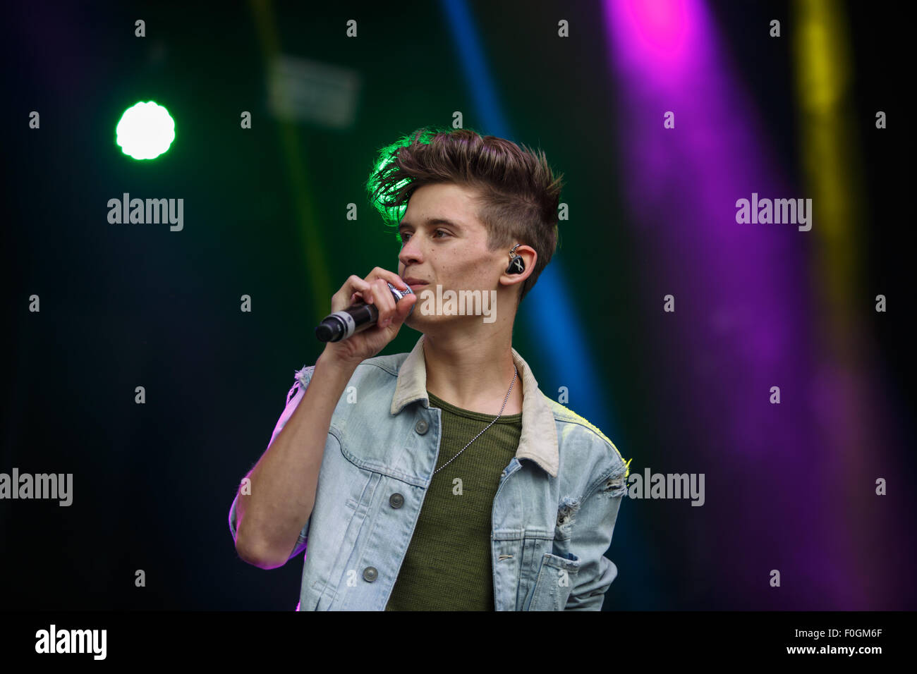Betley, Cheshire, UK. 15th August, 2015. Only The Young perform live at ...