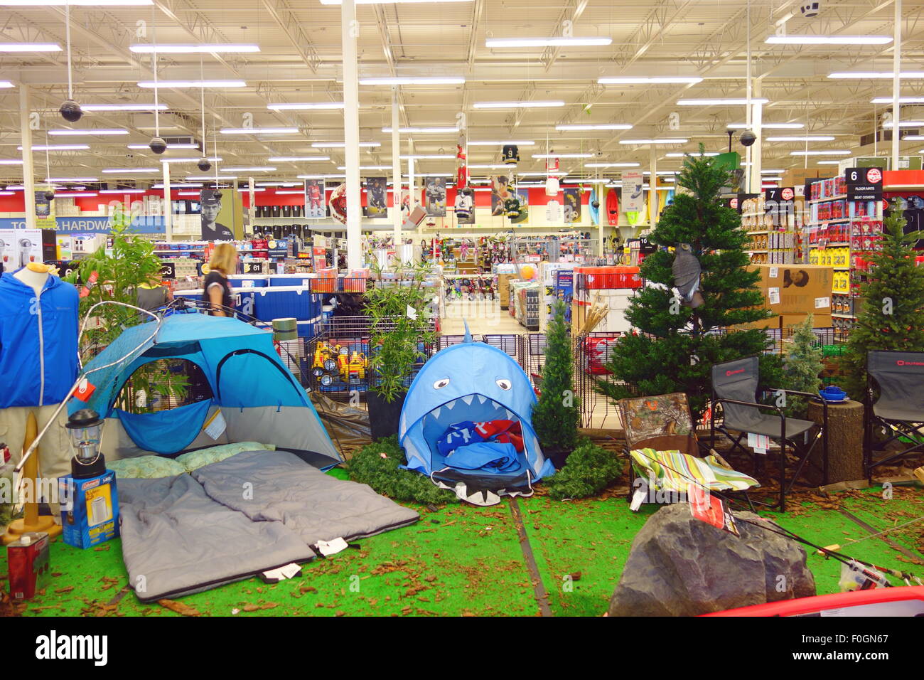 Canadian tire store in Toronto, Canada Stock Photo - Alamy