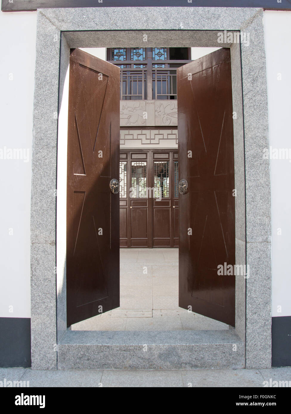 house door in china Stock Photo - Alamy