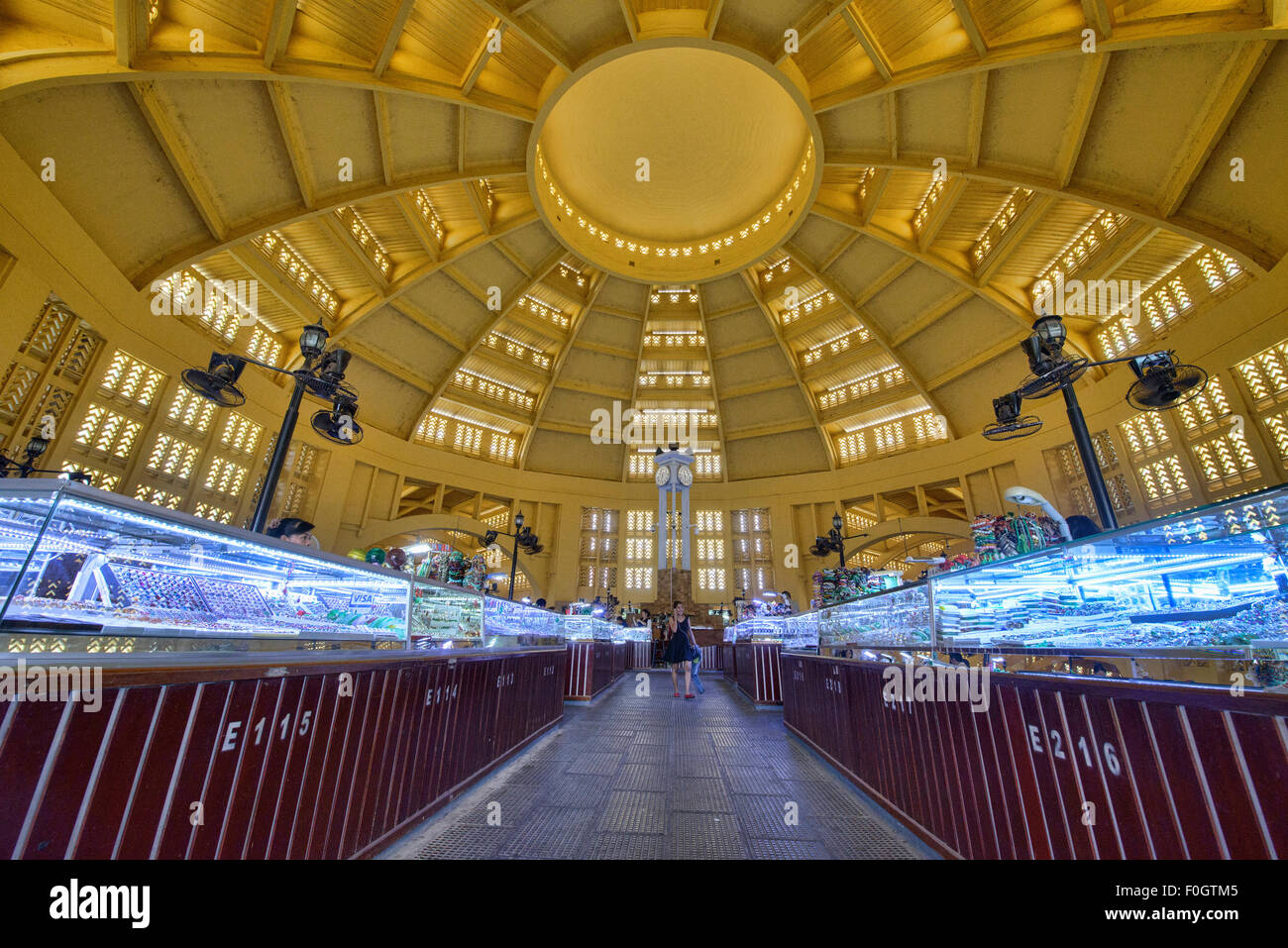 The interior of Psar Thmei Central Market in Phnom Penh, Cambodia Stock ...