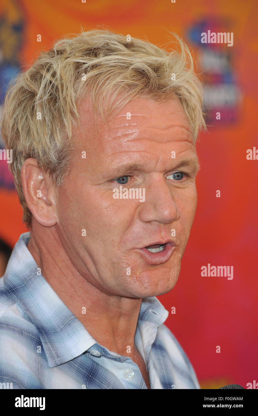 Gordon ramsay kitchen nightmares hi-res stock photography and images ...