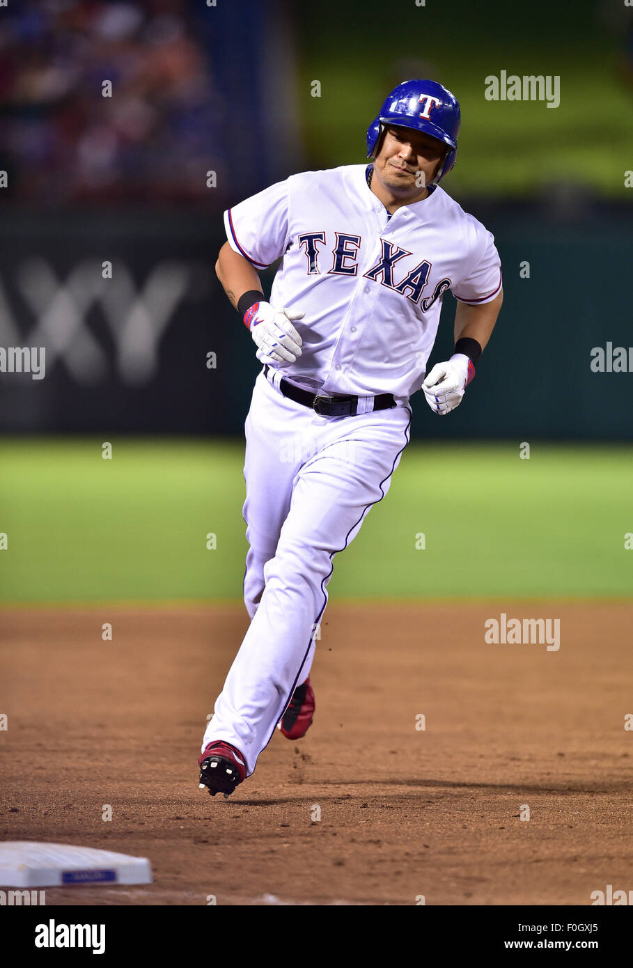 AUG 15, 2015: .Texas Rangers right fielder Shin-Soo Choo (17) takes the ...