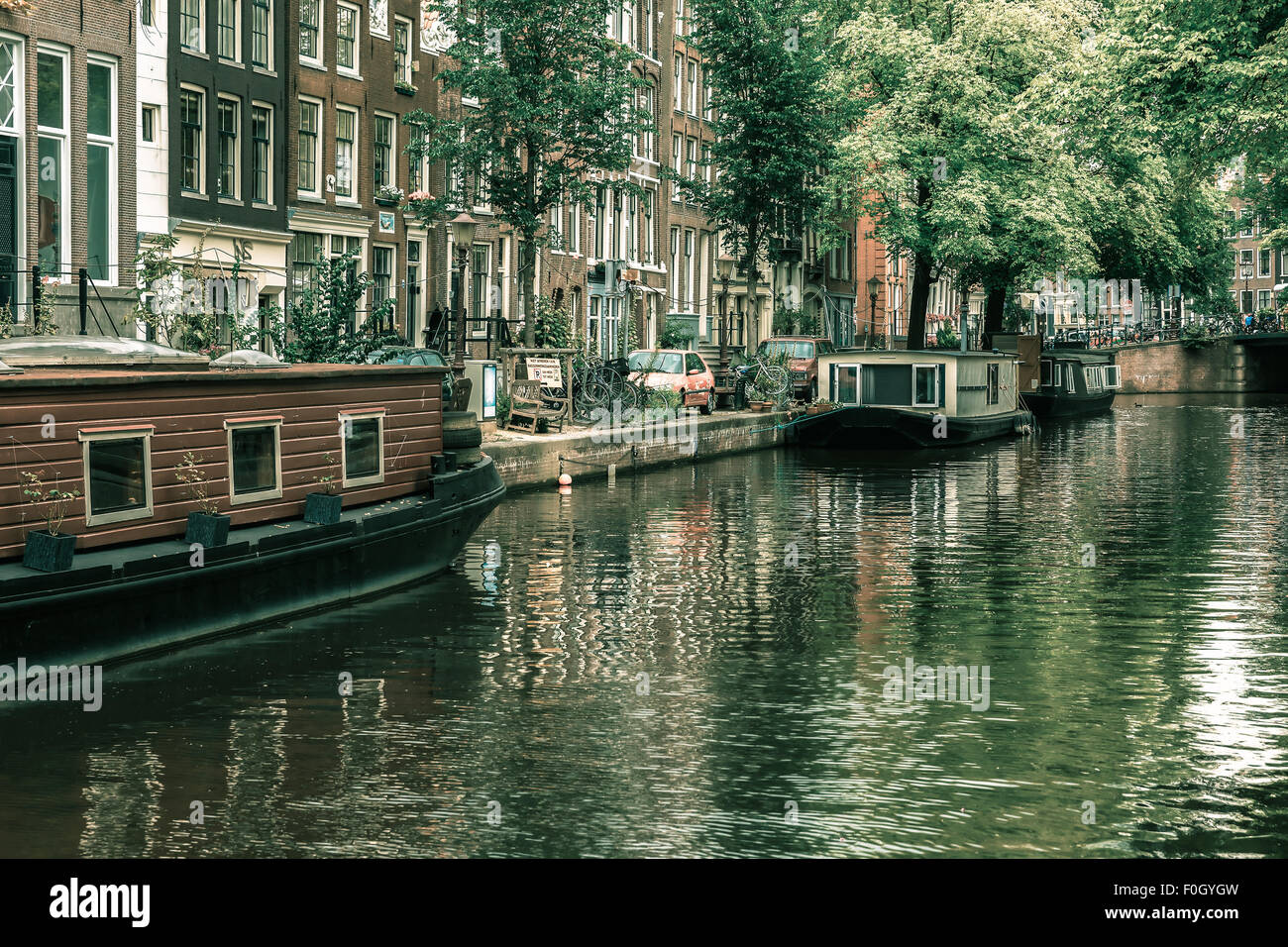 Amsterdam holland canal tourism boat hi-res stock photography and ...